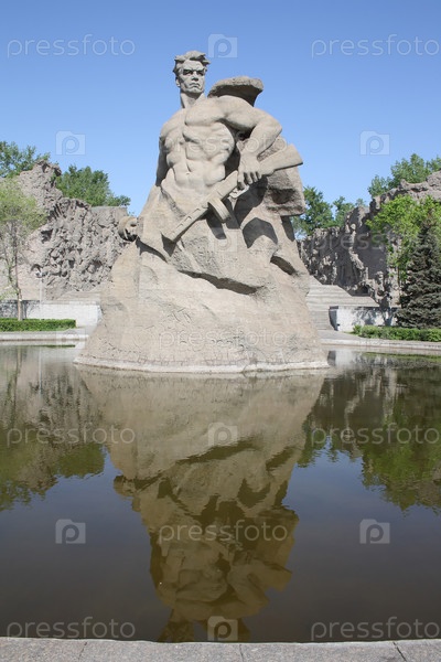 Фотография на тему Открытая книга в руках | PressFoto
