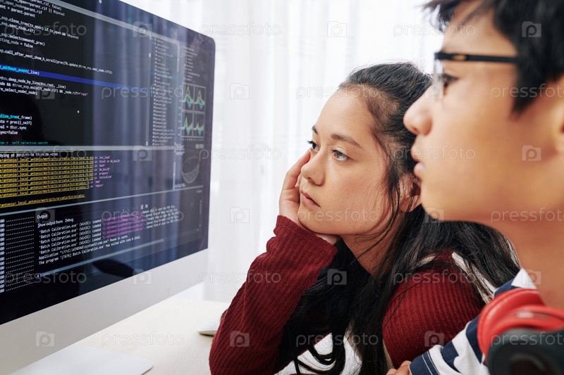 Фотография на тему Teenages examining programming code | PressFoto