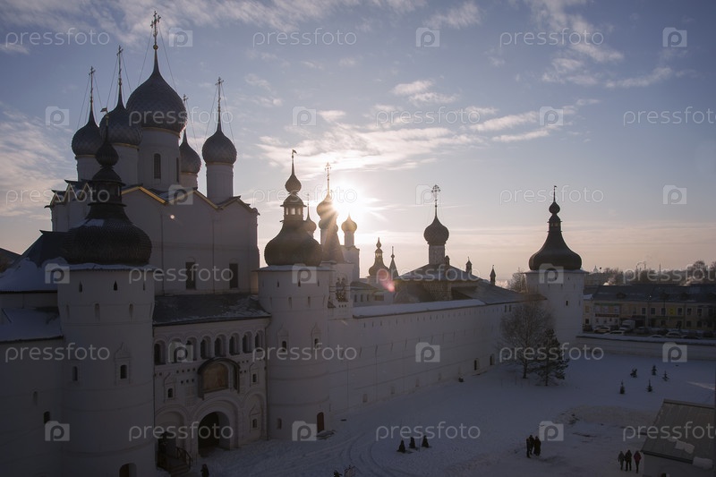 Фотография на тему Русская православная церковь с пятью куполами в